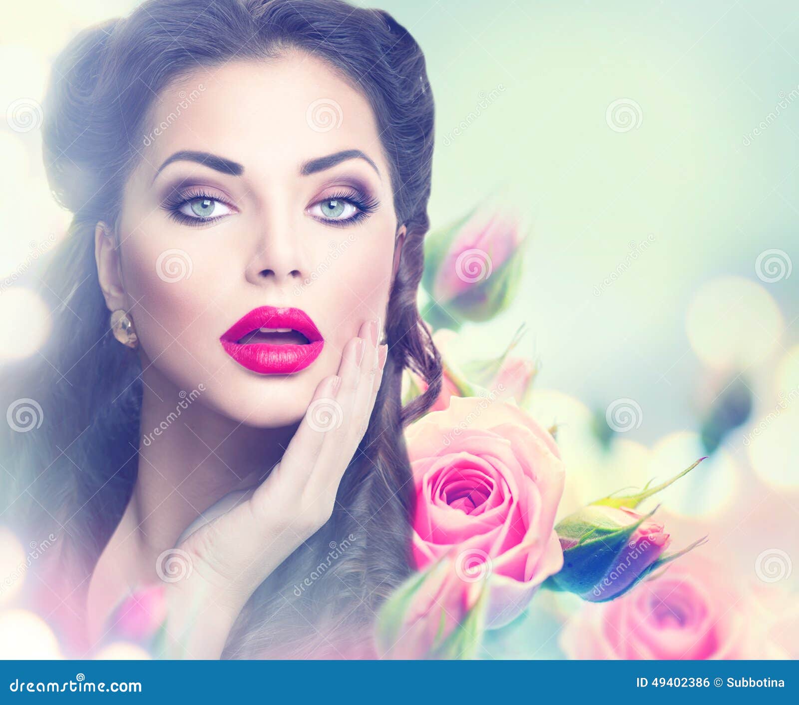 Retro Ritratto Della Donna in Rose Rosa Fotografia Stock - Immagine di ...