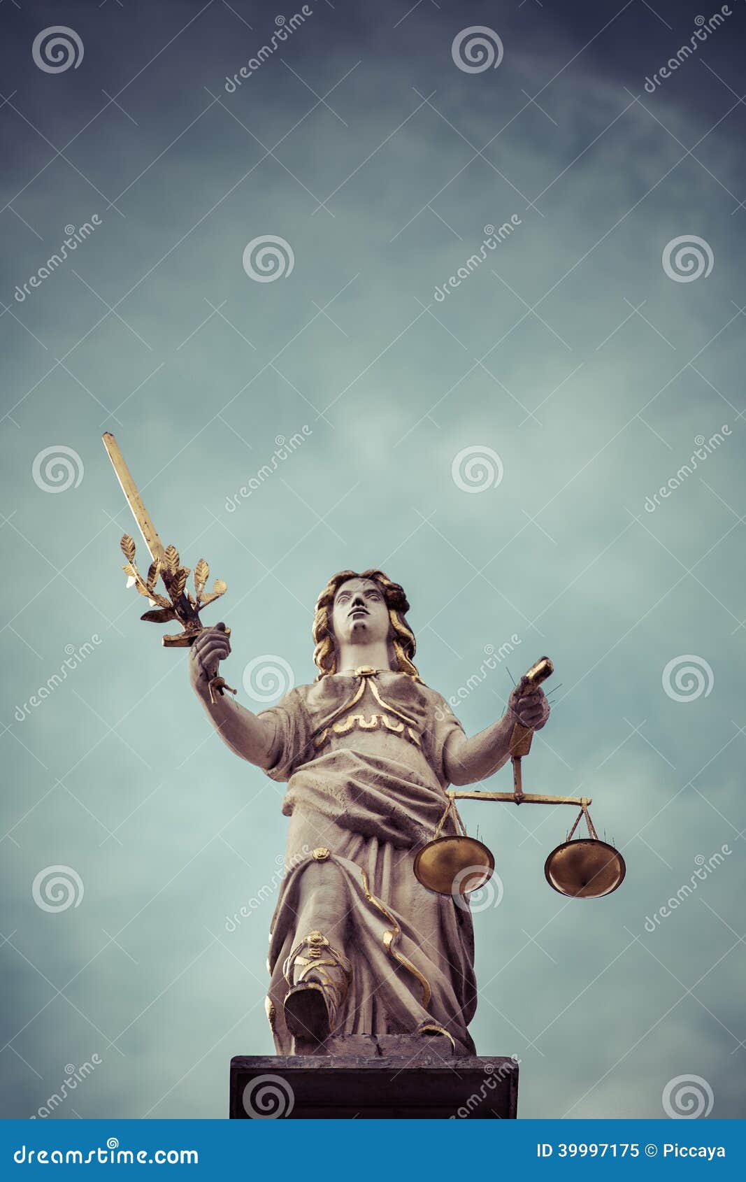 Retro Stijlstandbeeld Van Dame Justice Stock Afbeelding - Image of ...