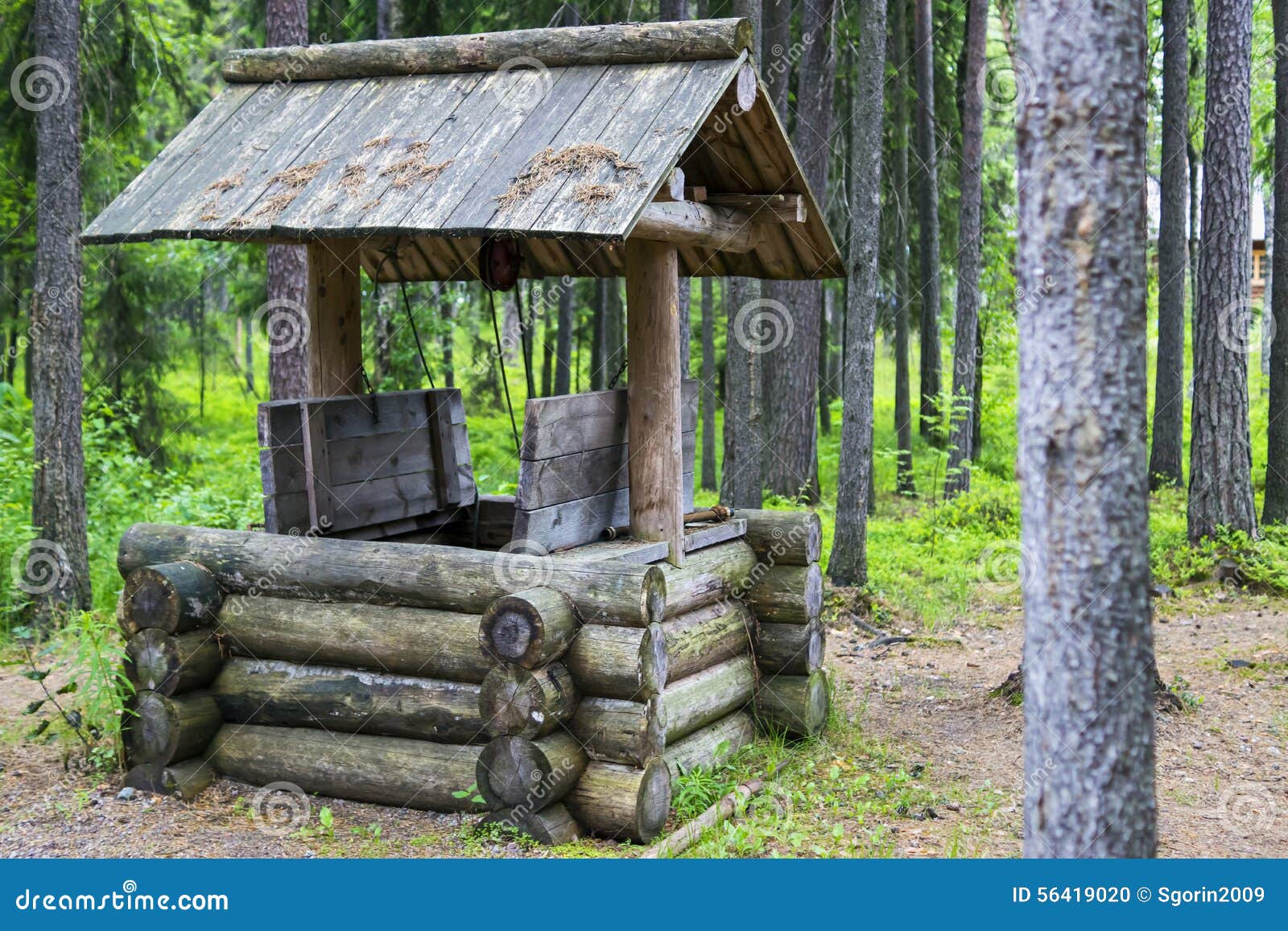 Retro vattenbrunn arkivfoto. Bild av land, tydlig, natur - 56419020