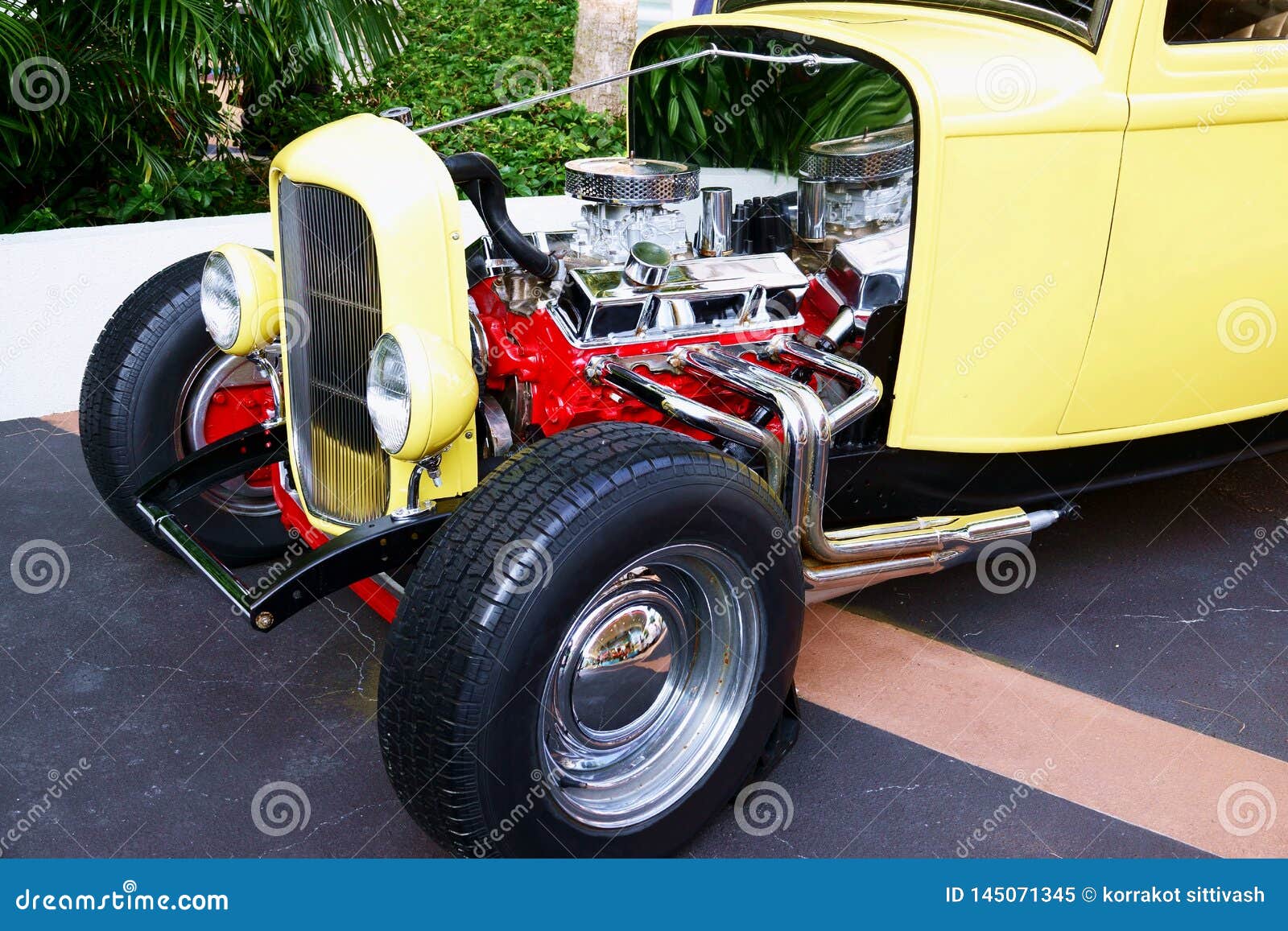 Retro Yellow Car Old Shiny Close Up Stock Image - Image of drive ... Retro Yellow Car Old Shiny Close Up Stock Image - Image of drive ...