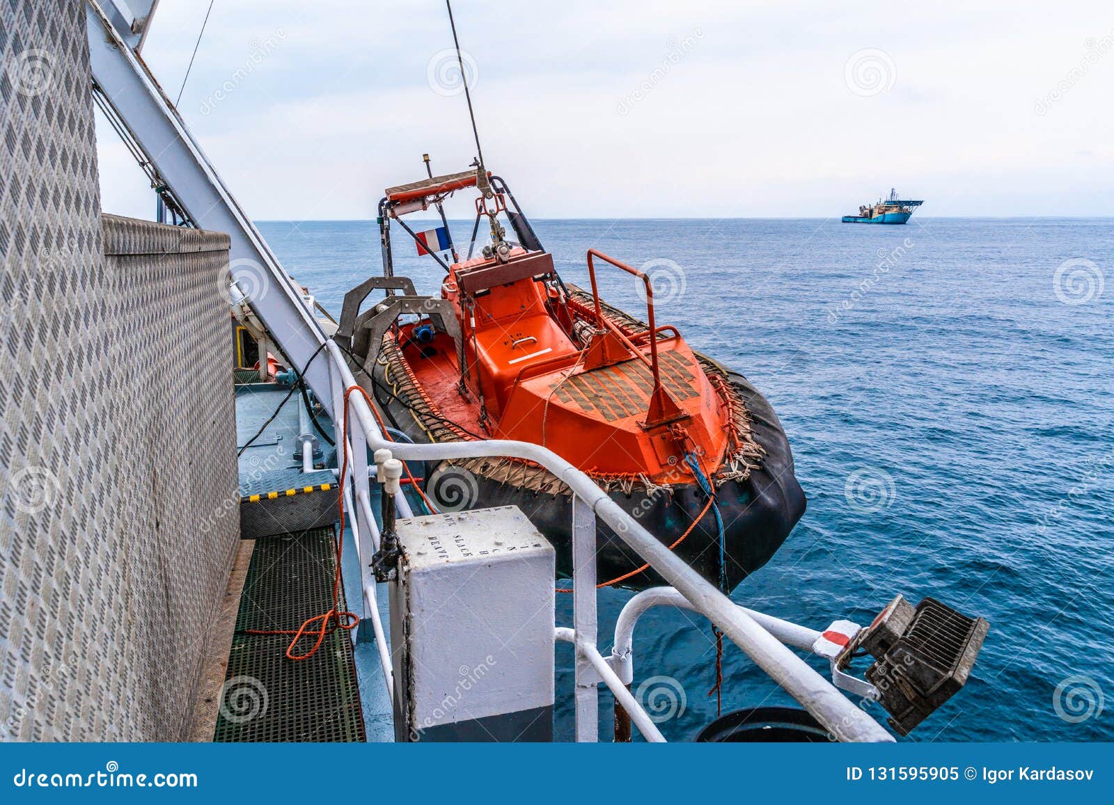 Rettungsboot Oder FRC-Rettungsboot Im Schiff in Meer Dsv Schiff Ist Auf ...