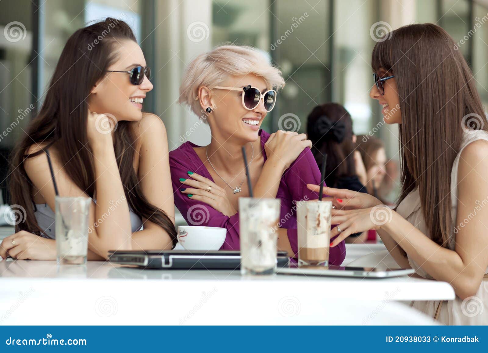 Reunión de amigos imagen de archivo. Imagen de imagen - 20938033