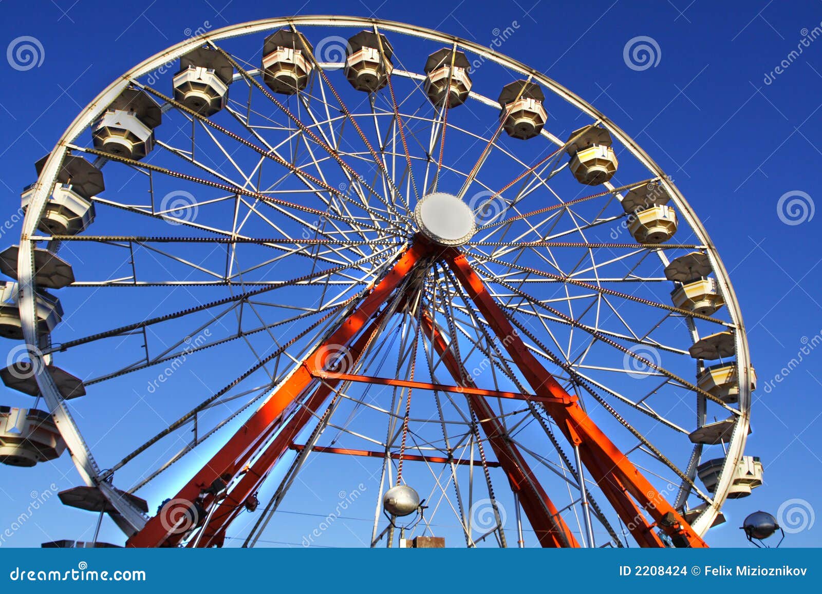 Reuzenrad stock foto. Image of kleuren, park, spelen, recreatie - 2208424