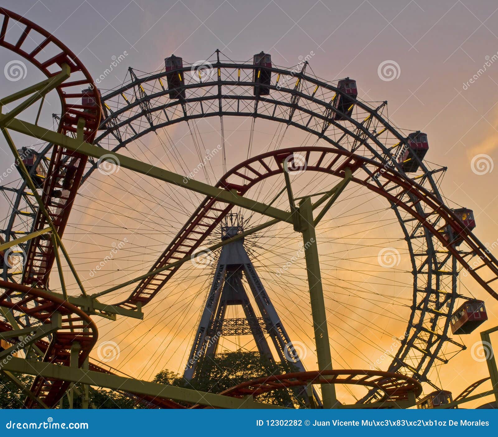 Reuzenrad Bij Zonsondergang Stock Foto - Image of nacht, reis: 12302282