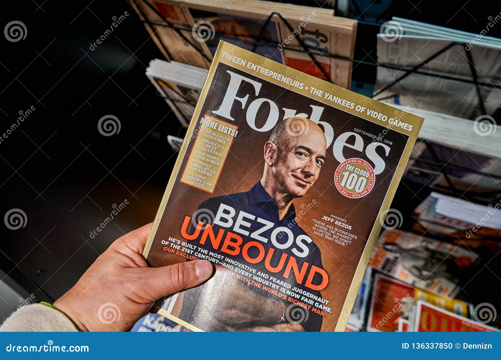 Revista Forbes Con Jeff Bezos Imagen editorial - Imagen de jeff, inglés ...