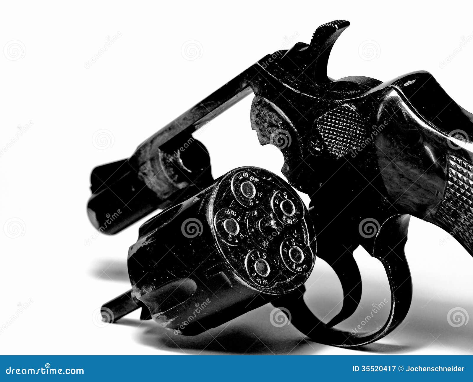 Revolver met munitie stock afbeelding. Image of gevaarlijk - 35520417