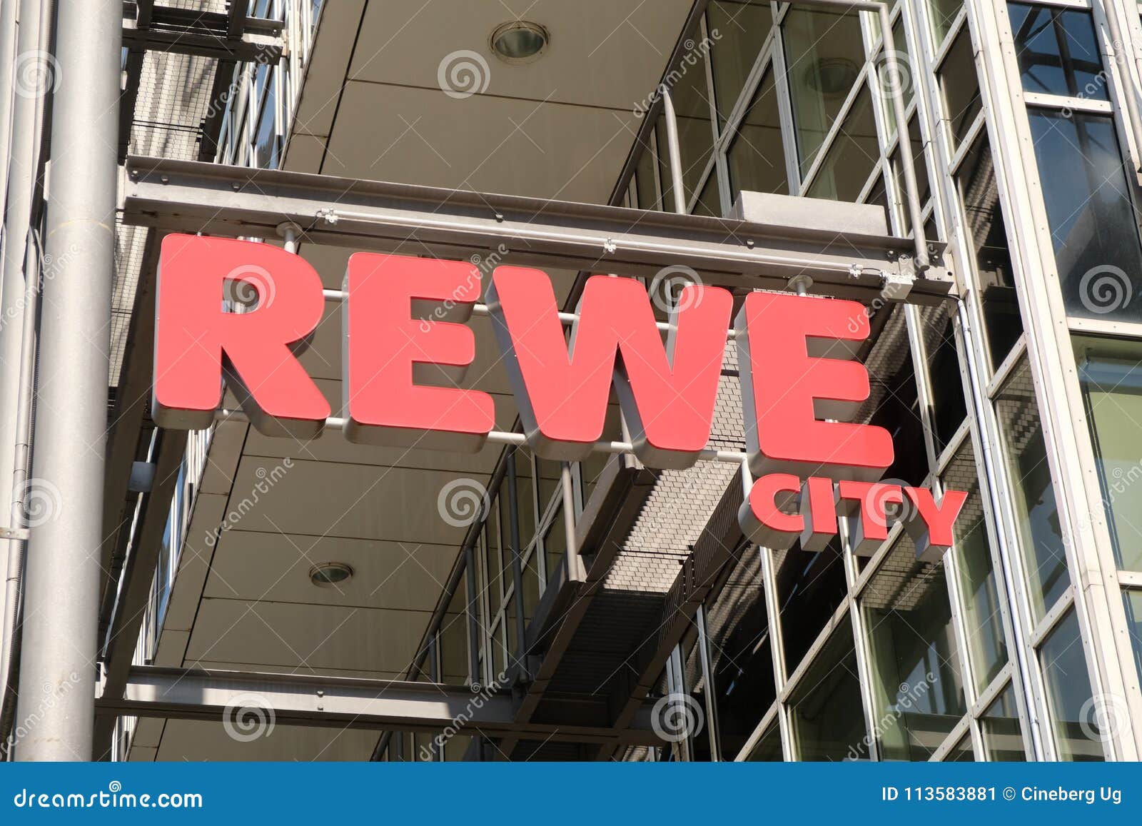 Rewe-Supermarkt Signage redaktionelles foto. Bild von deutsch - 113583881