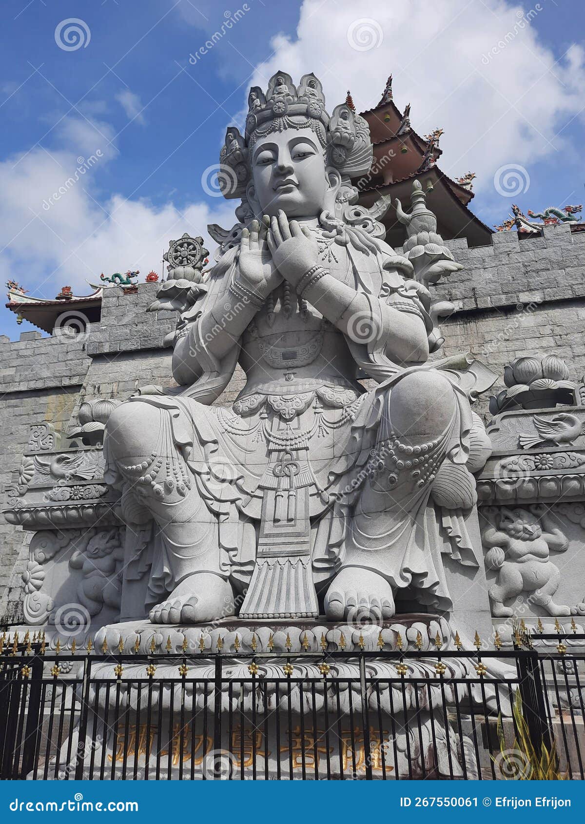 Rey De Dios En El Templo De Los Mil Dioses Imagen de archivo - Imagen ...