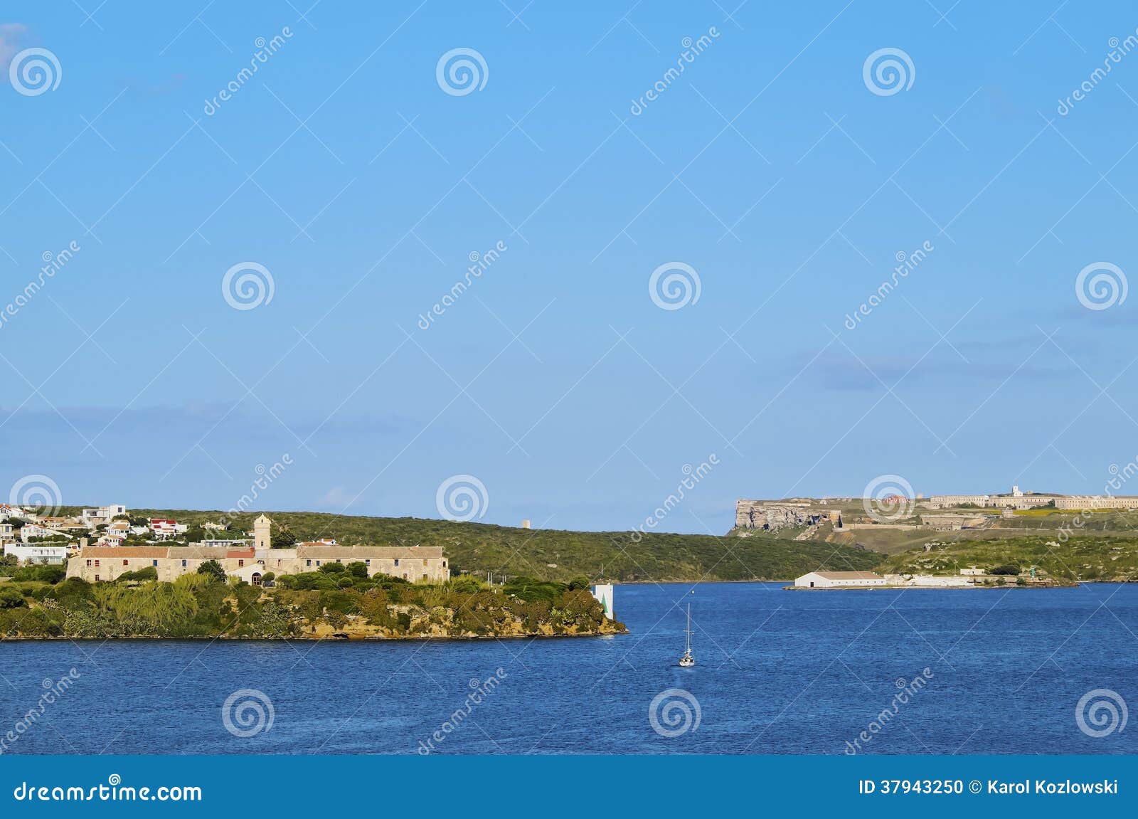 Rey Island En Mahon En Minorca Foto de archivo - Imagen de europa, azul ...