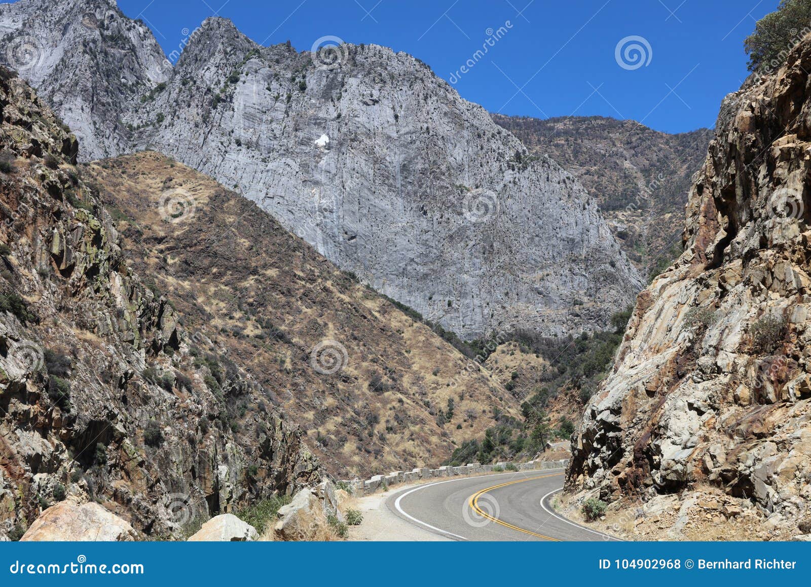 Reyes River Canyon En Reyes Canyon Y El Parque Nacional De Sequioa Foto ...