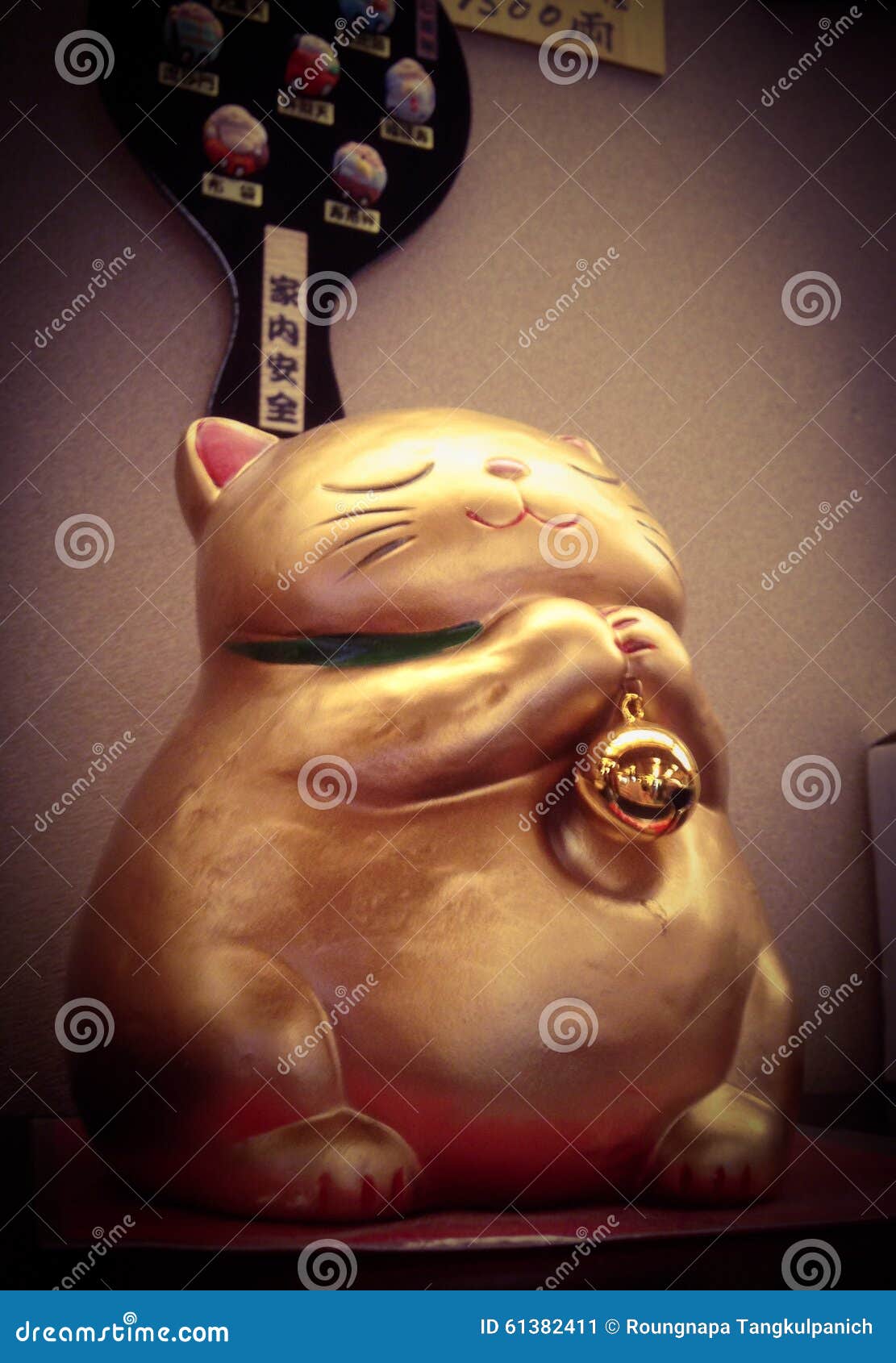 Rezando o gato imagem de stock. Imagem de japonês, gato - 61382411