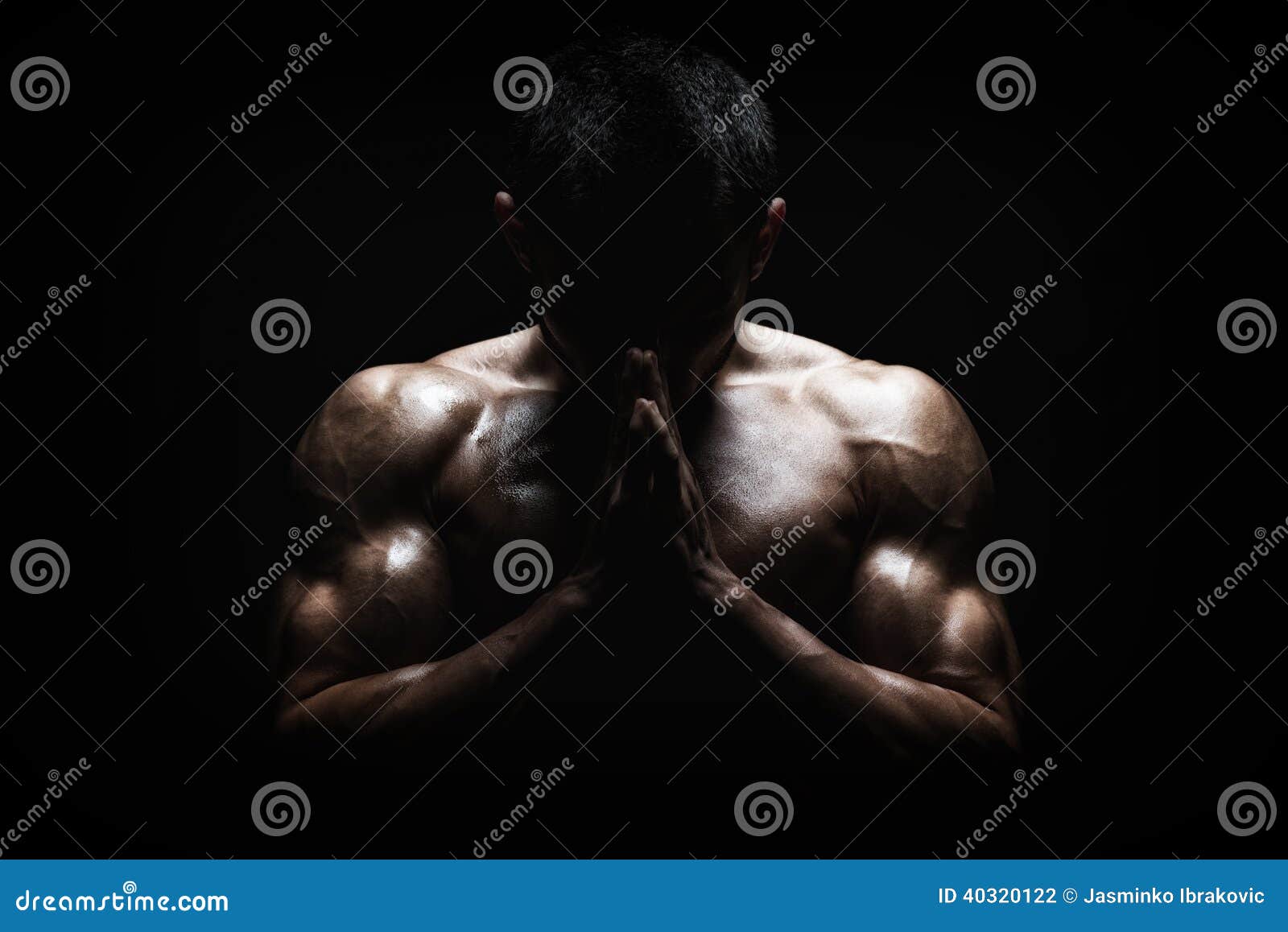 Rezar muscular do homem foto de stock. Imagem de caucasiano - 40320122