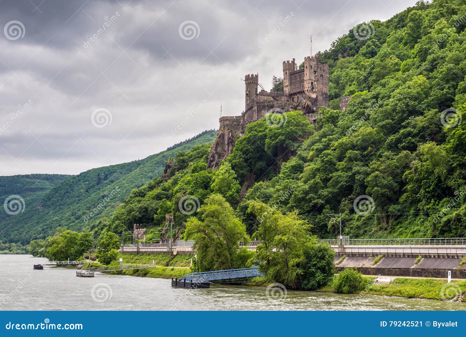 Rheinstein-Schloss Auf Der Rhein-Schlucht Redaktionelles Foto - Bild ...