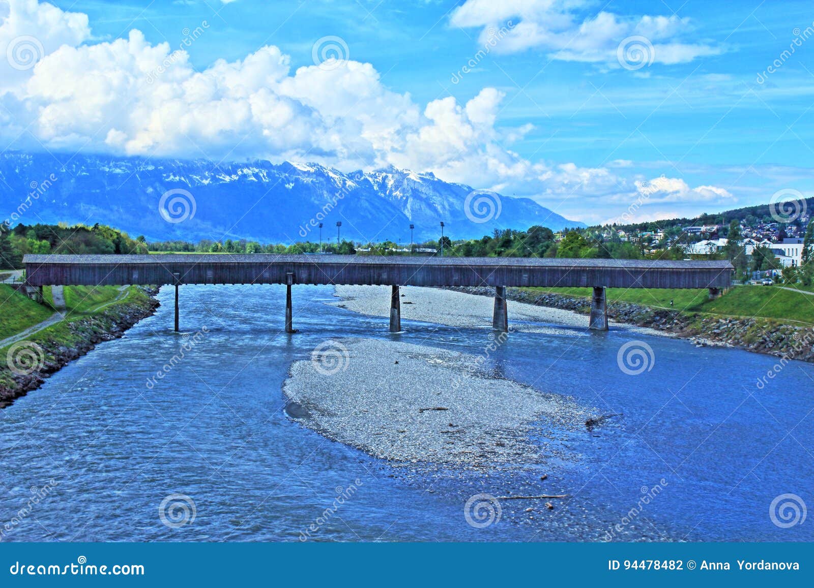 Rhine River Vaduz arkivfoto. Bild av liggande, sammanlänkning - 94478482