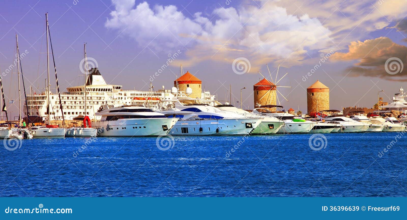 Rhodos, Mandraki-Hafen stockbild. Bild von griechenland - 36396639