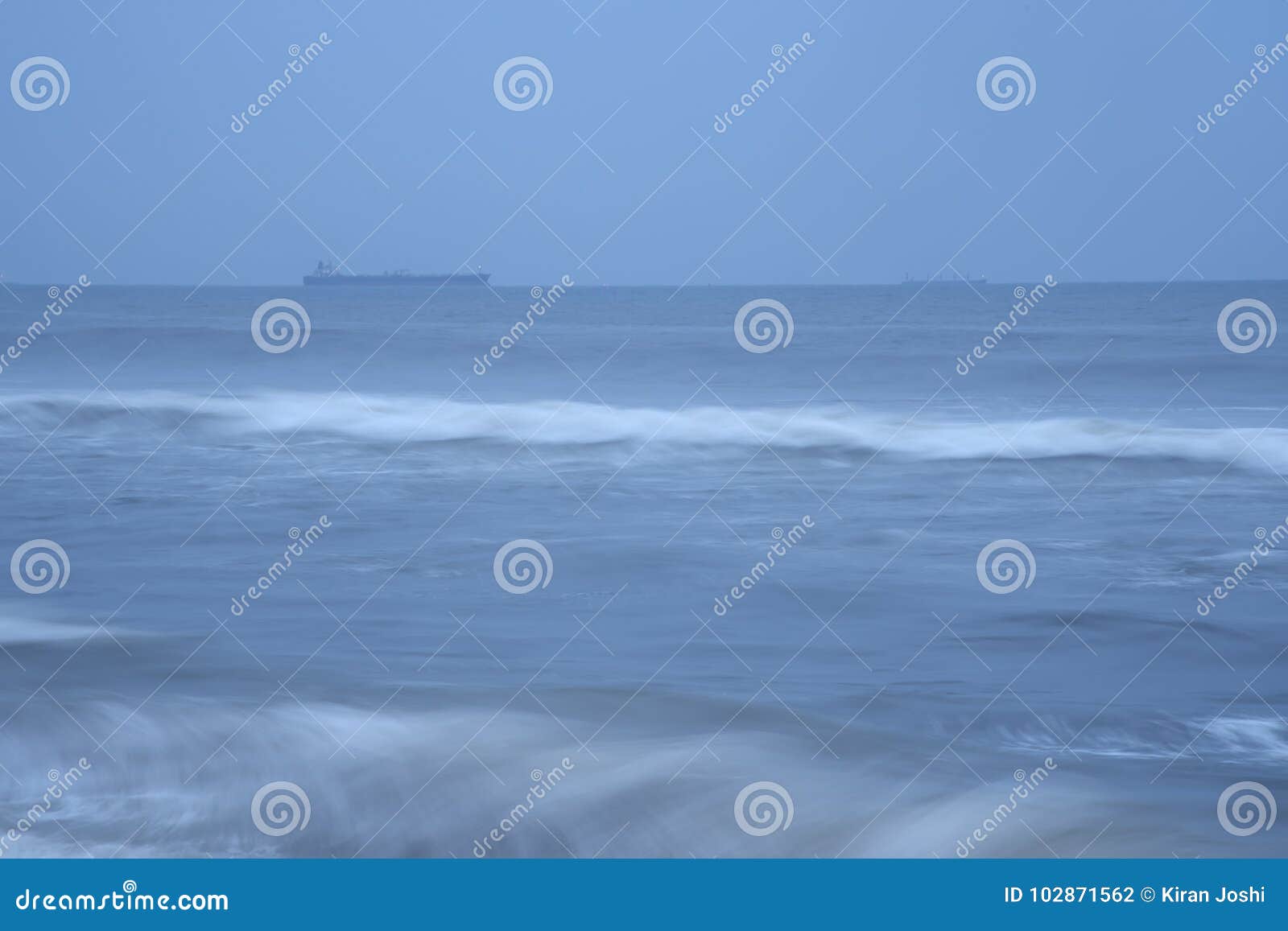 Rhythm of Ocean waves stock photo. Image of ocean, pattern - 102871562