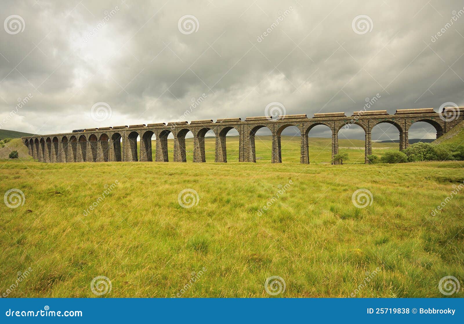 Ribblehead Viaduct, Looking North, North Yorkshire Stock Photo - Image ...