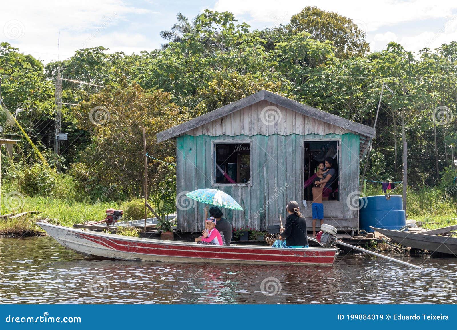 Ribeirinhos Próximos a Manaus Na Amazônia Brasileira Imagem de Stock ... Ribeirinhos Próximos a Manaus Na Amazônia Brasileira Imagem de Stock ...