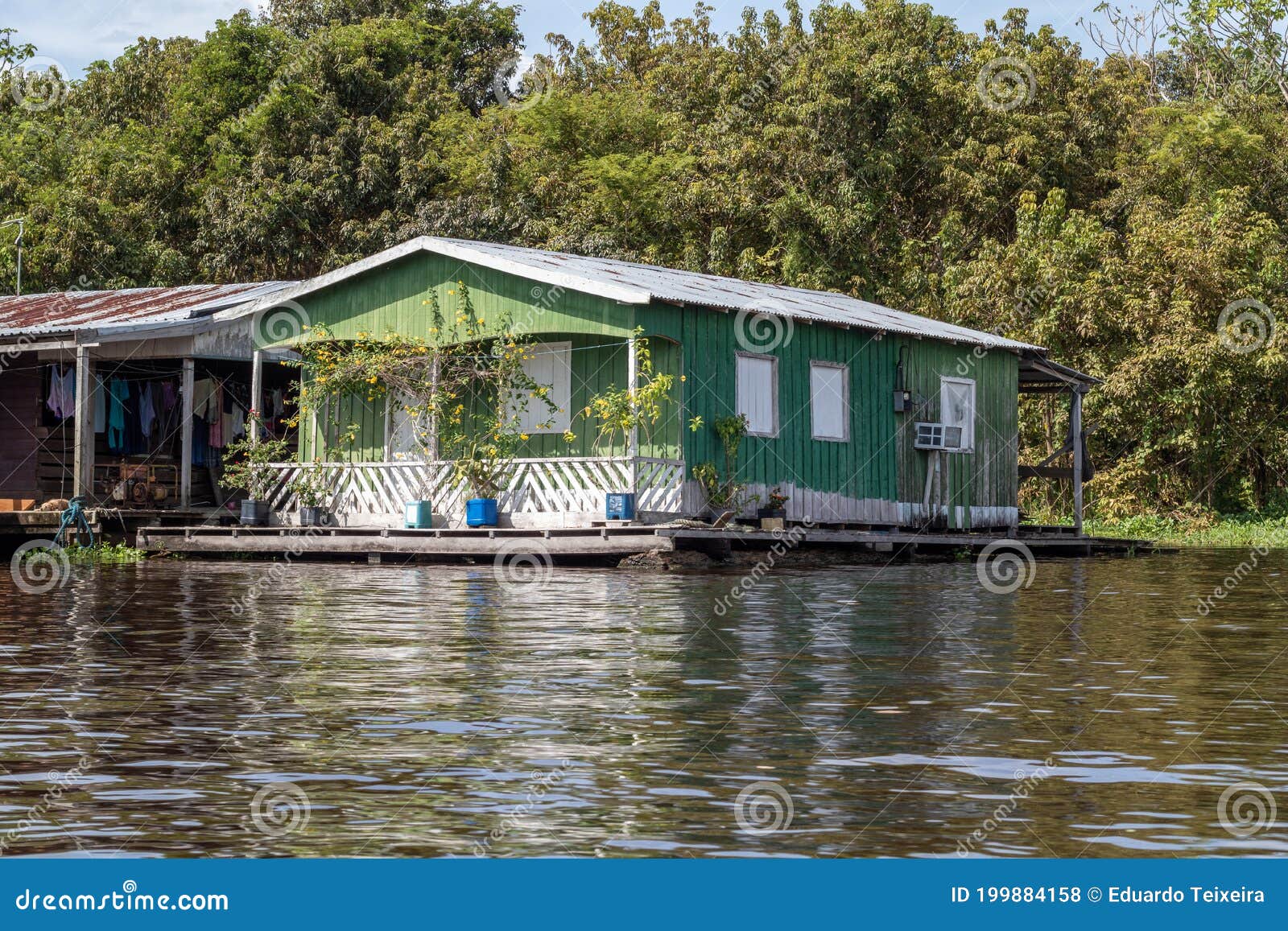 Ribeirinhos Próximos a Manaus Na Amazônia Brasileira Foto de Stock ... Ribeirinhos Próximos a Manaus Na Amazônia Brasileira Foto de Stock ...