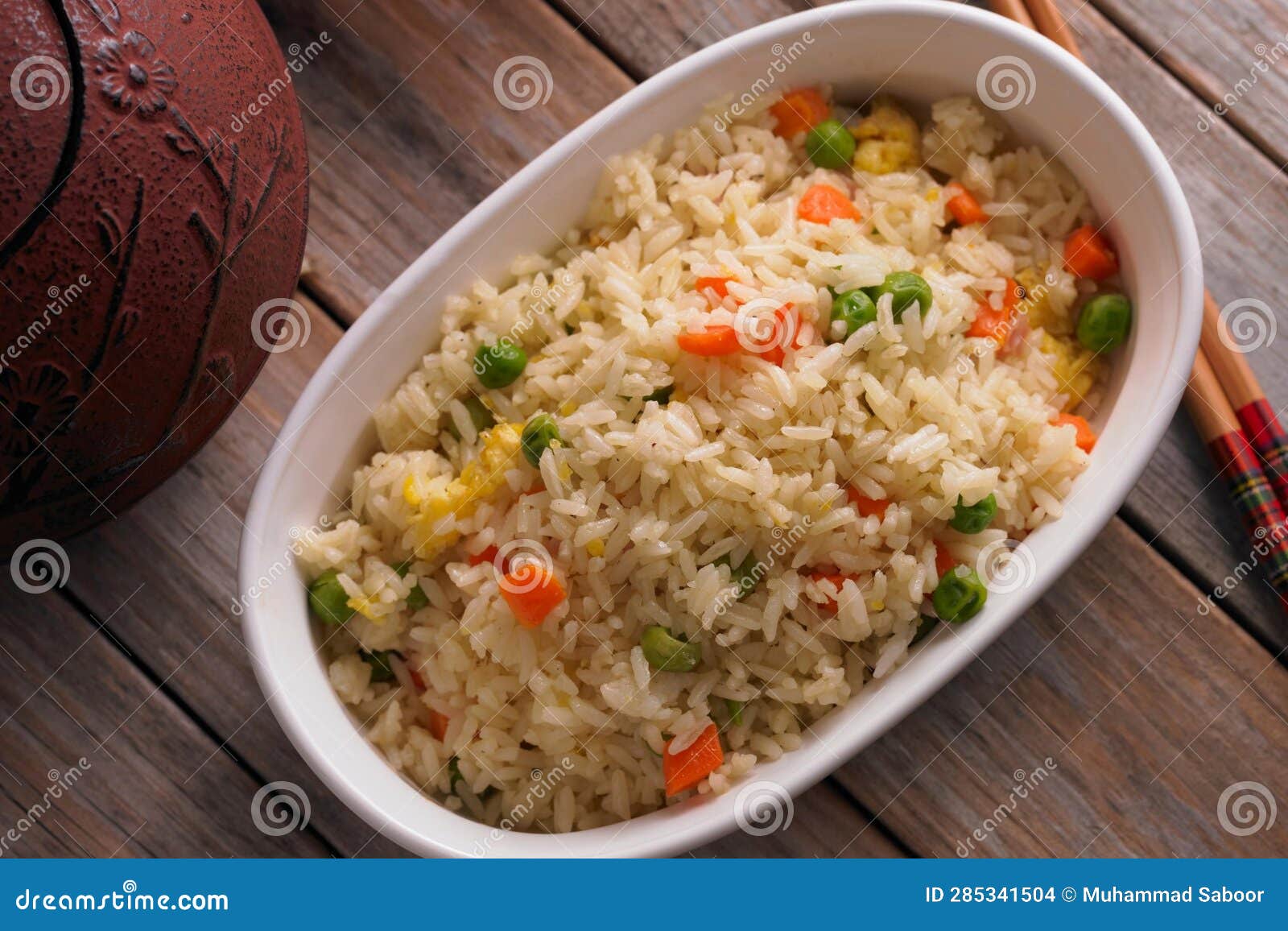 Satisfying Comfort: Close-Up of Chicken Fried Rice with Fresh ...