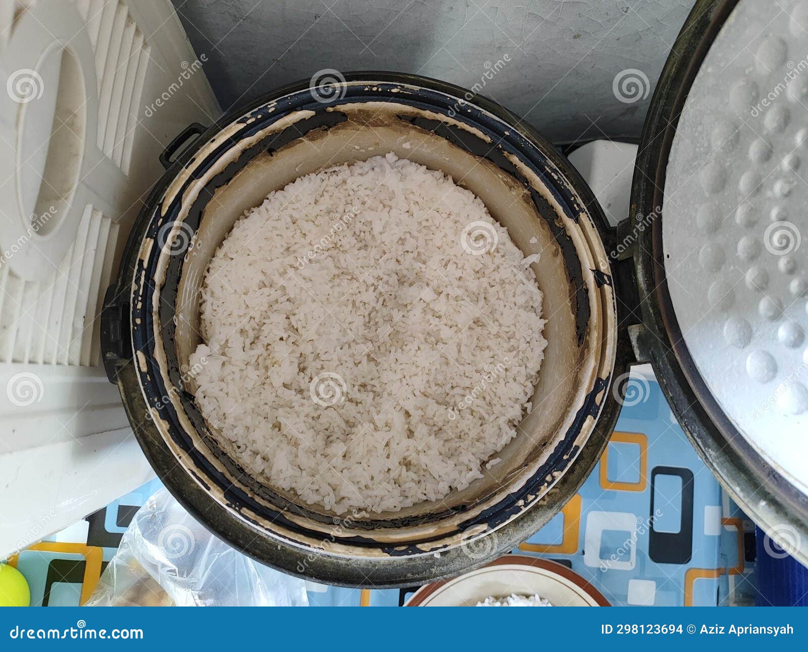 Rice cooker stock photo. Image of vektorrice, rice, cookers - 298123694