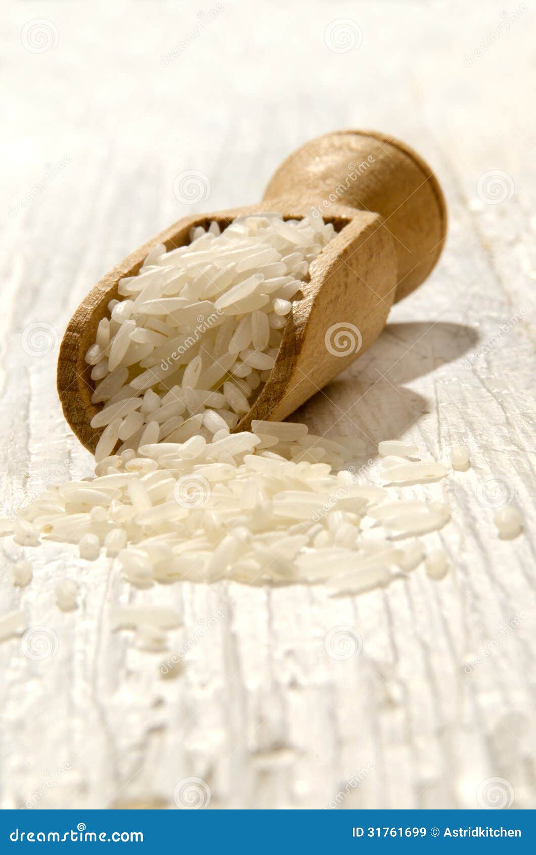 Rice on a wooden shovel stock image. Image of organic - 31761699