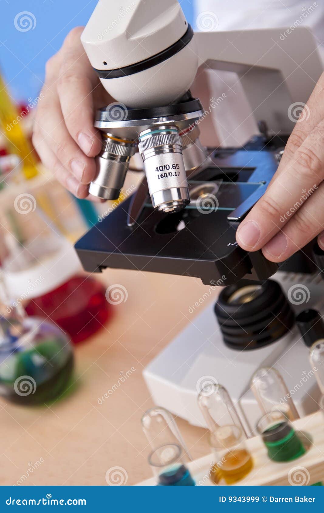 Ricerca scientifica immagine stock. Immagine di allievo - 9343999