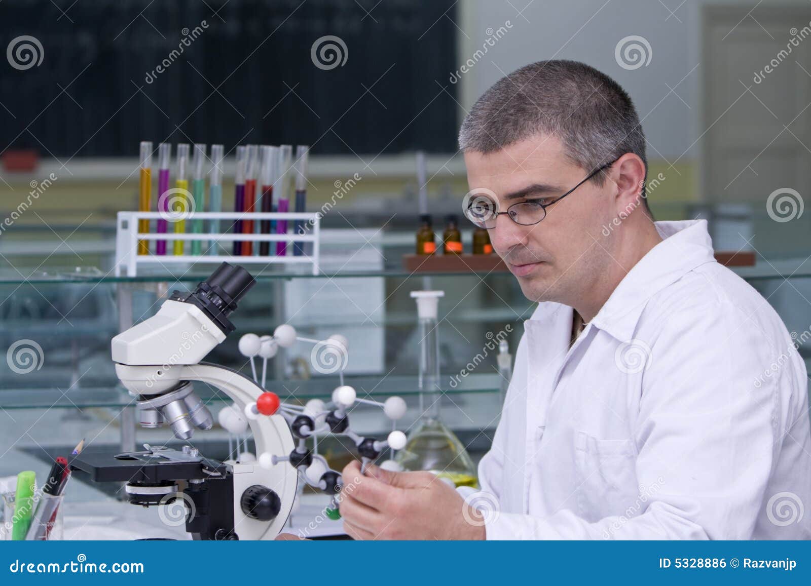 Ricercatore fotografia stock. Immagine di assistente, meditare - 5328886