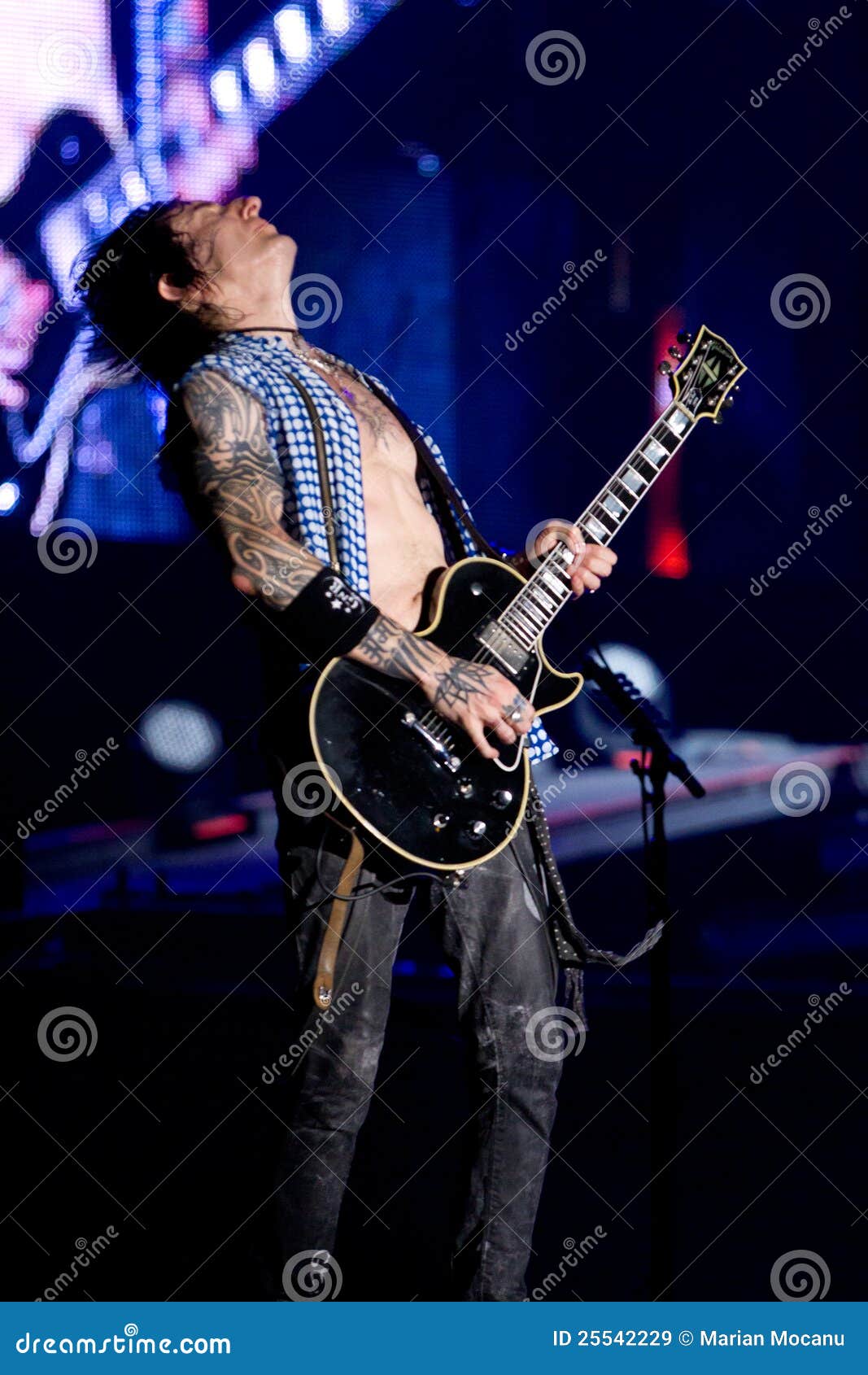 Richard Fortus editorial stock image. Image of greenfest - 25542229