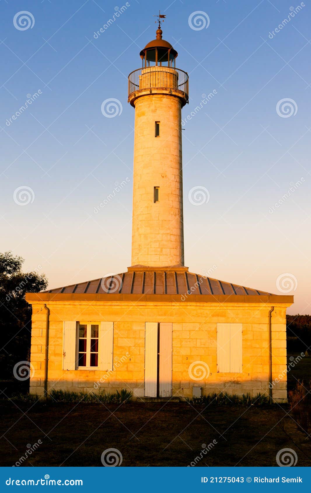 Richard Lighthouse, France stock image. Image of outdoors - 21275043