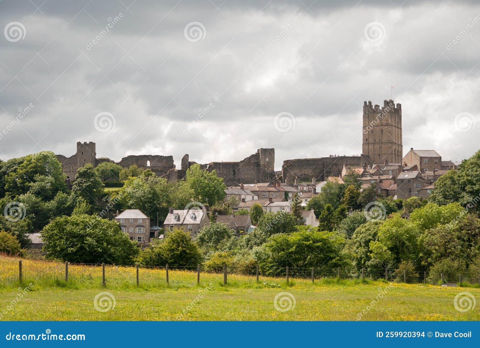 Richmond Castle and Houses in Richmond Town Stock Photo - Image of ...