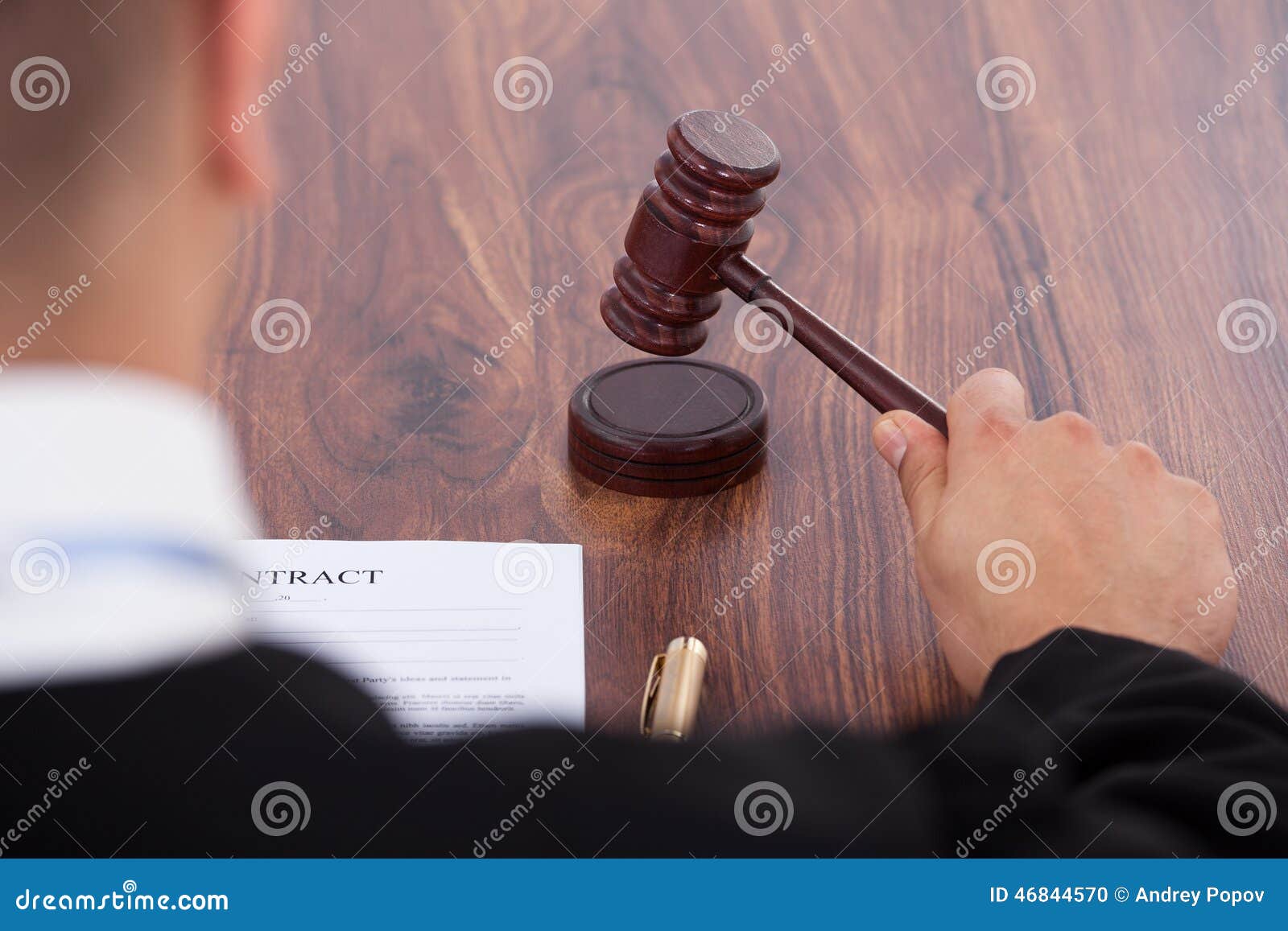 Richter, der Hammer klopft stockfoto. Bild von erwachsener - 46844570