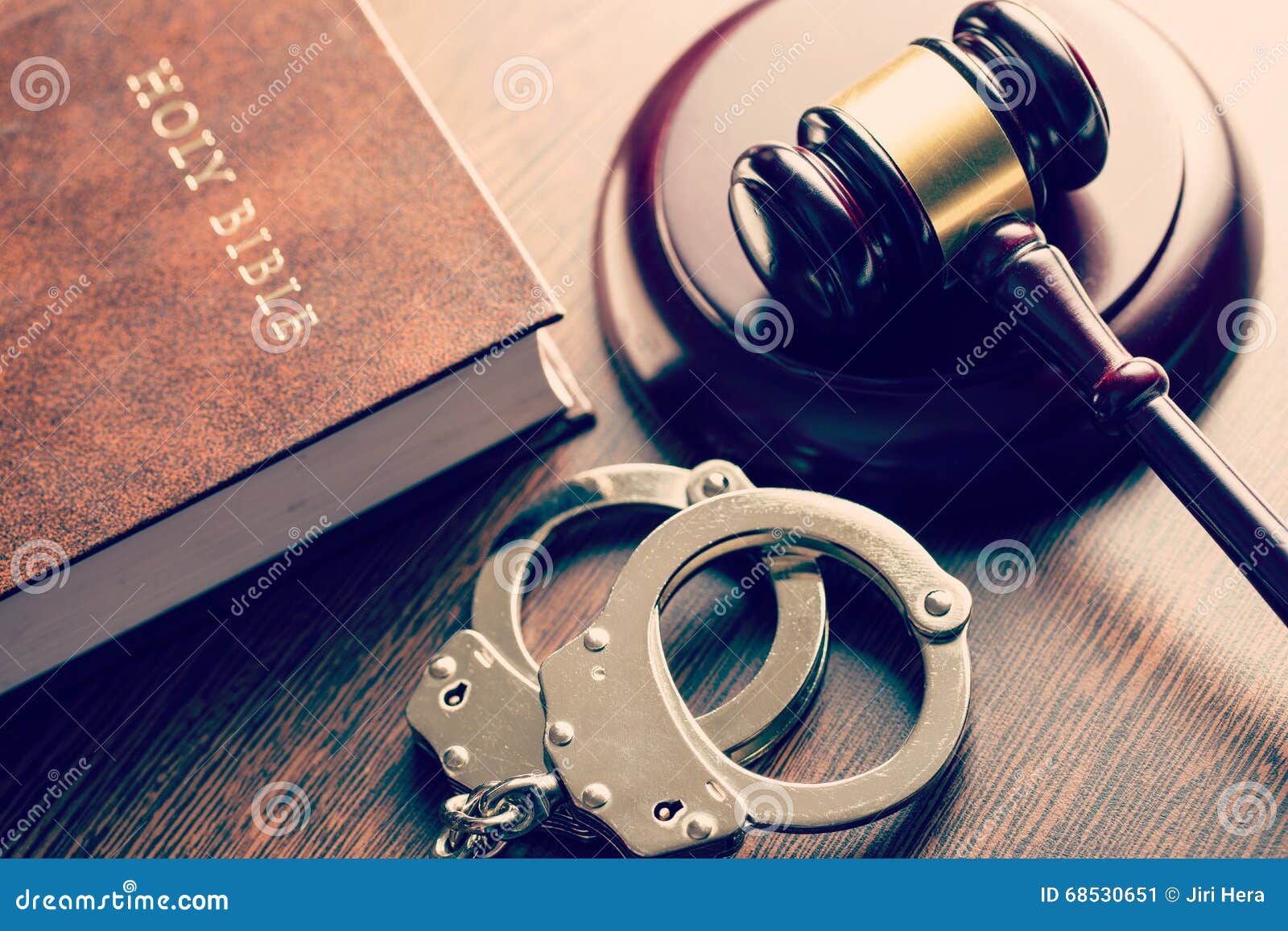 Richterhammer Und -handschellen Stockbild - Bild von gericht, schuld ...