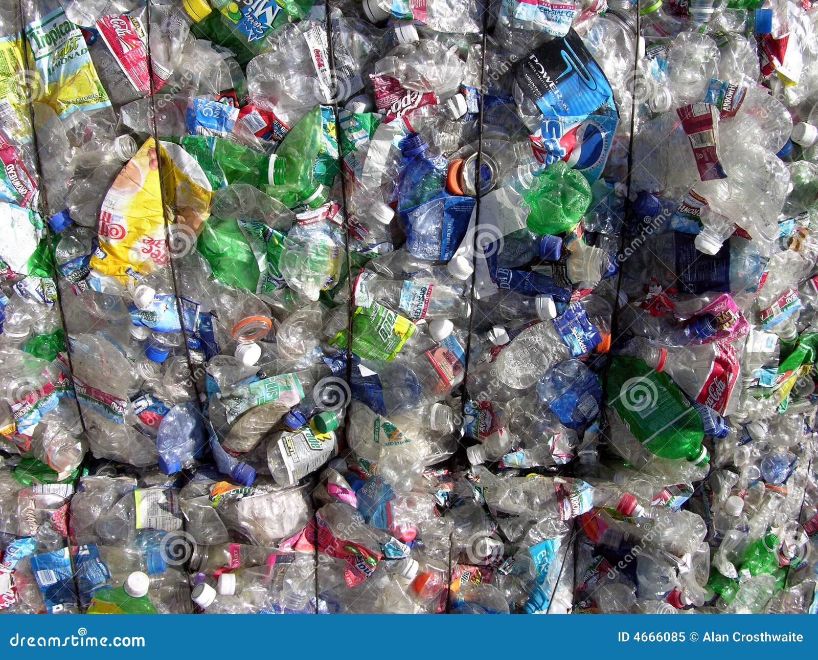 Riciclaggio della plastica immagine editoriale. Immagine di industria ...