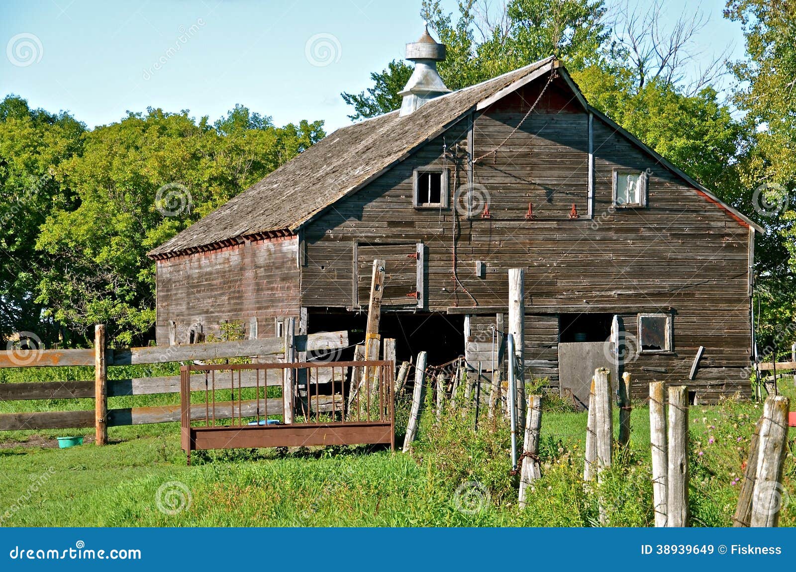 Rickety Old Barn in the Pasture Stock Image - Image of barbed, farmers ...