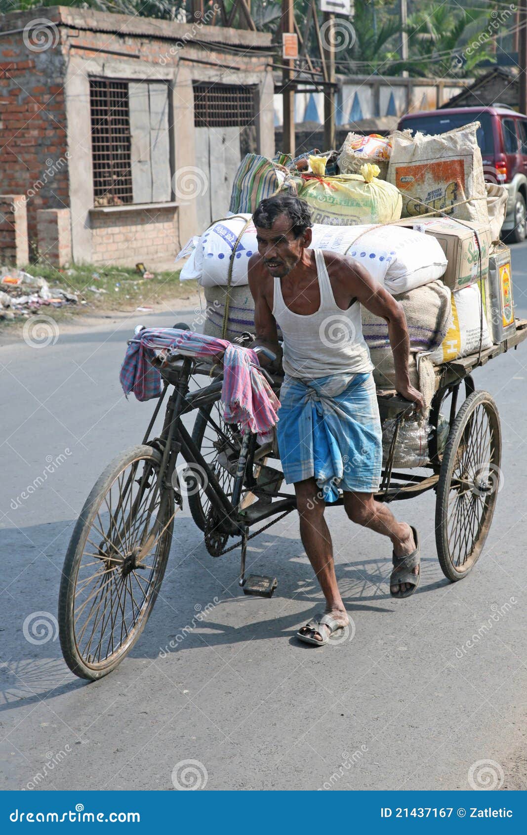 Rickshaw driver editorial photography. Image of bazar - 21437167