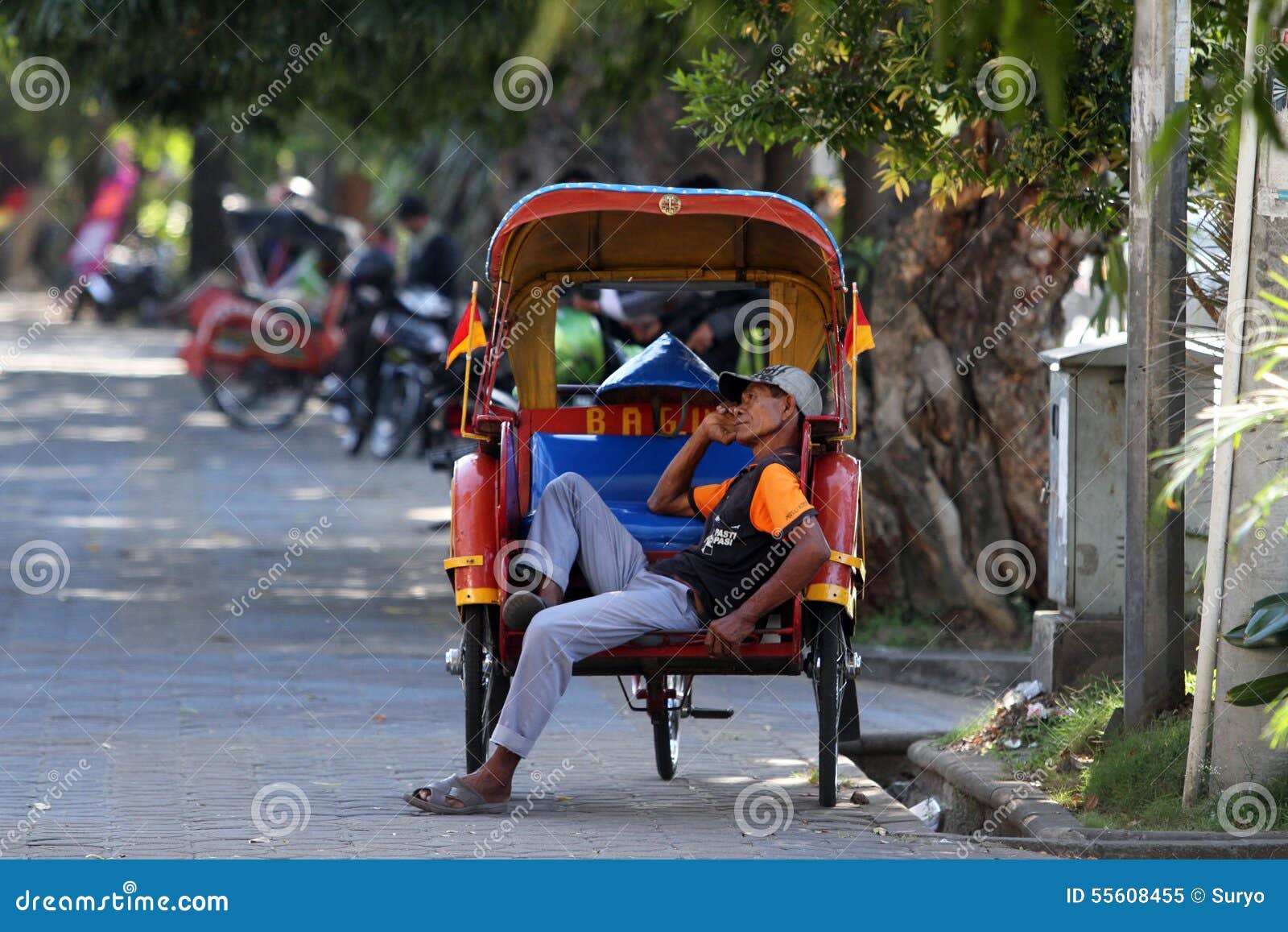 Rickshaw driver editorial image. Image of waiting, rickshaw - 55608455