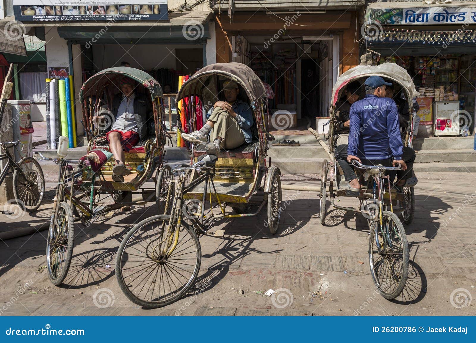 Rickshaw Men is Waiting for Tourists Editorial Photo - Image of poor ...