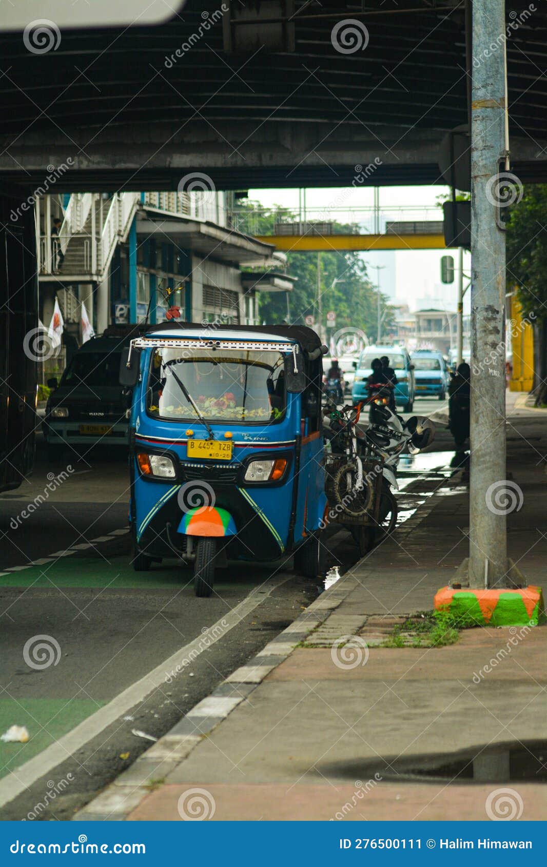 Rickshaw Parking on the Side of the Road. Editorial Photo - Image of ...