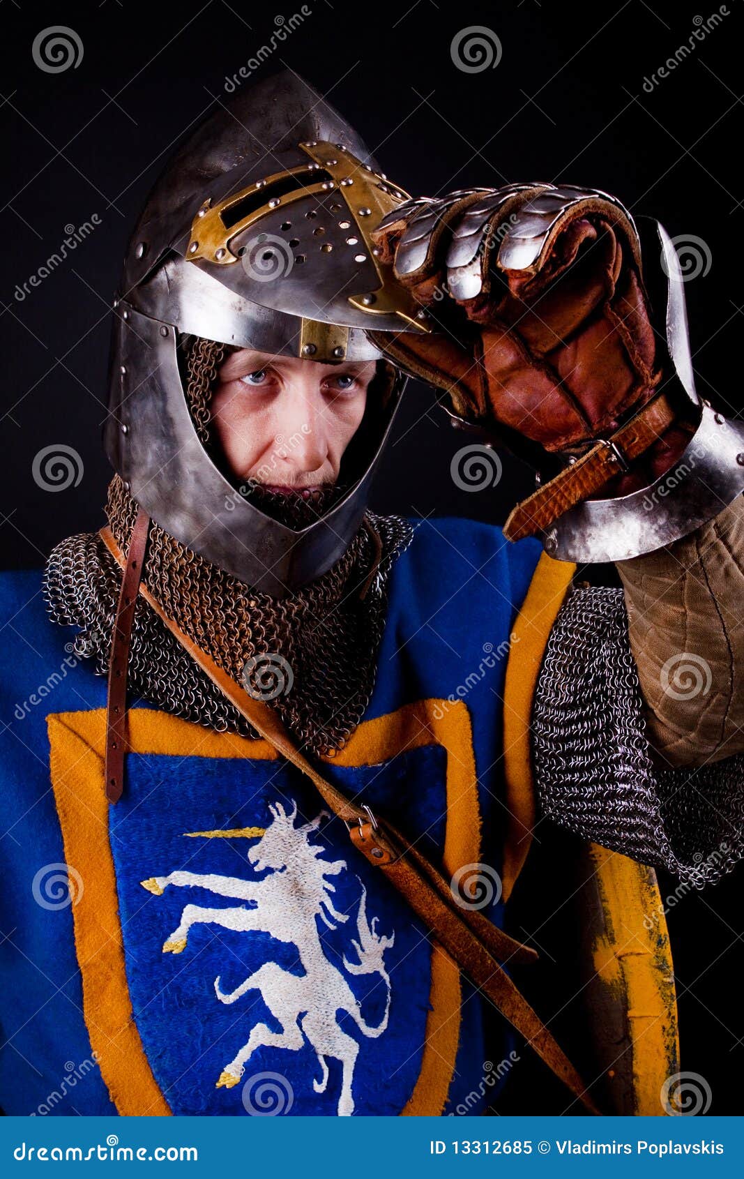 Ridder met open helm stock afbeelding. Image of blauw - 13312685