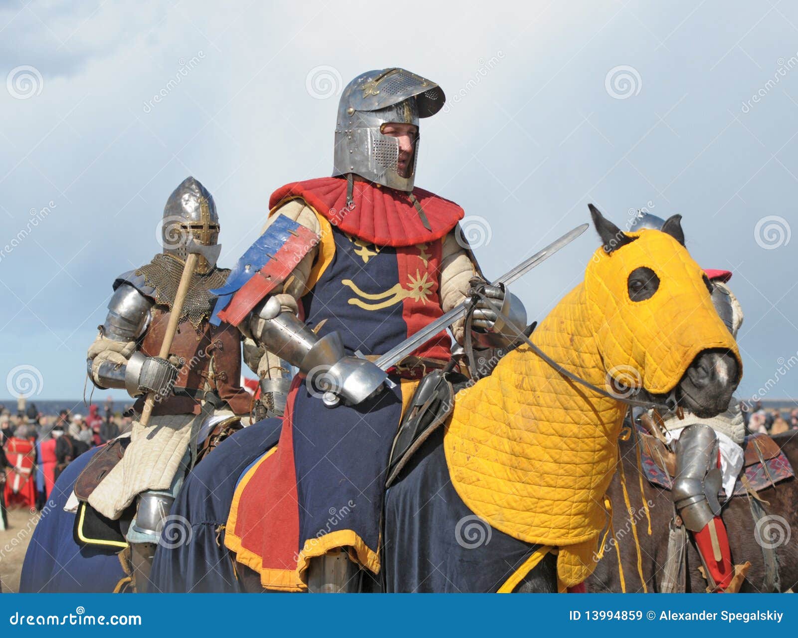 Ridders op paarden redactionele stock afbeelding. Image of strijd ...