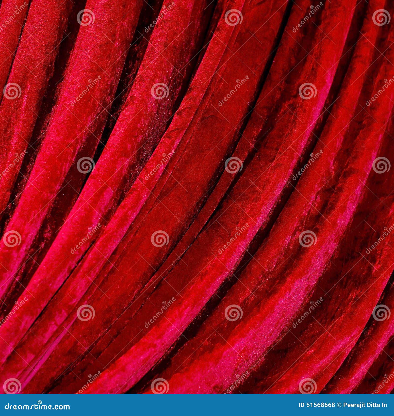 Rideaux rouges photo stock. Image du rideaux, ouvert - 51568668
