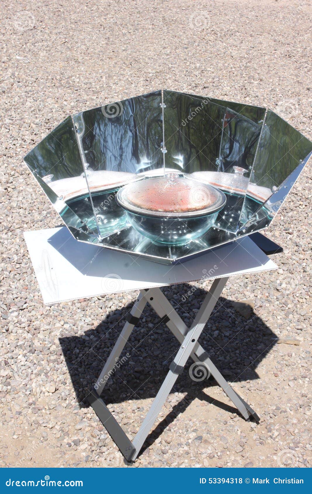 Riecht guten Solarofen stockfoto. Bild von öko, aluminium - 53394318