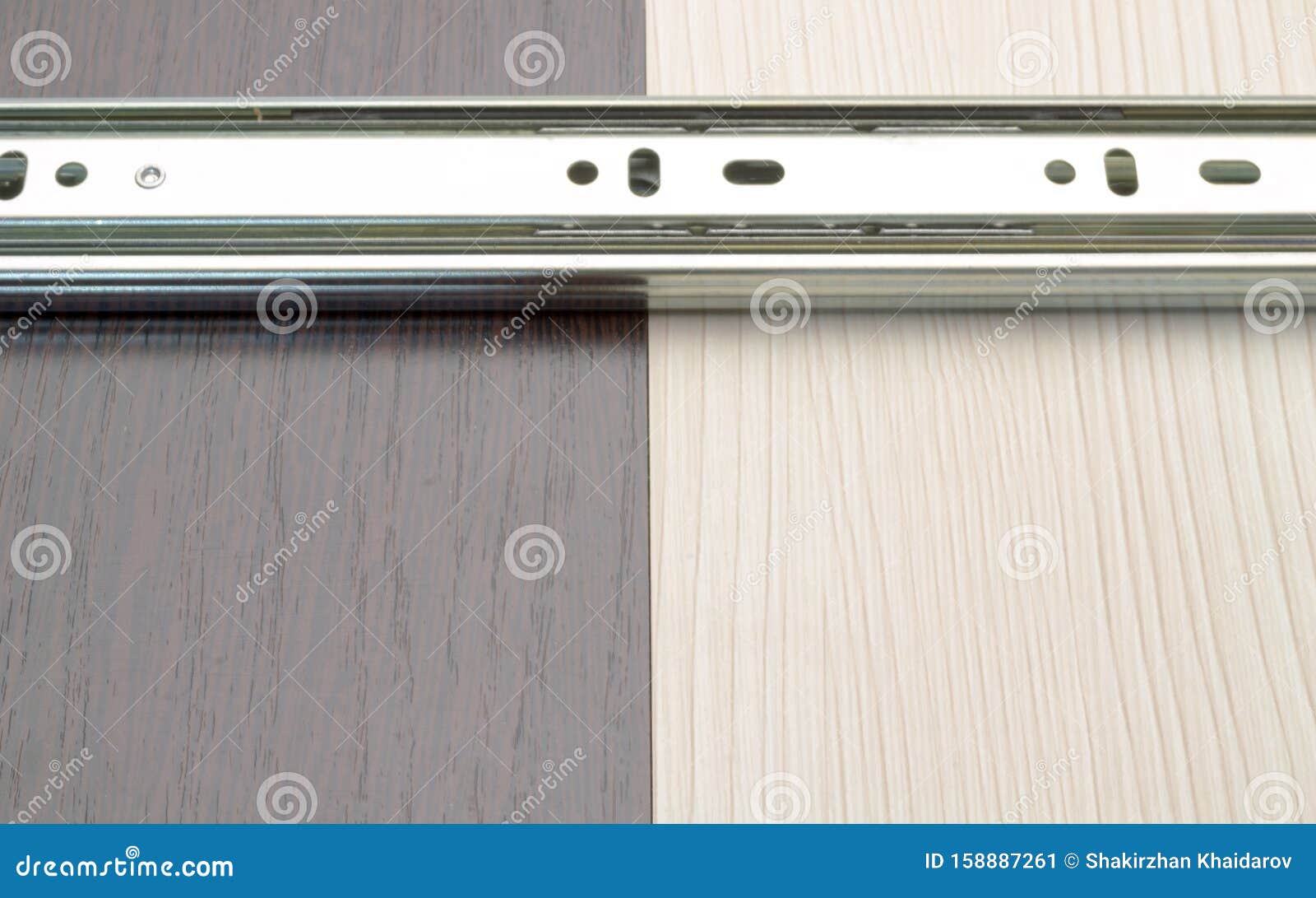 Rieles De Mobiliario Contra Madera Oscura Y Clara Imagen de archivo ...