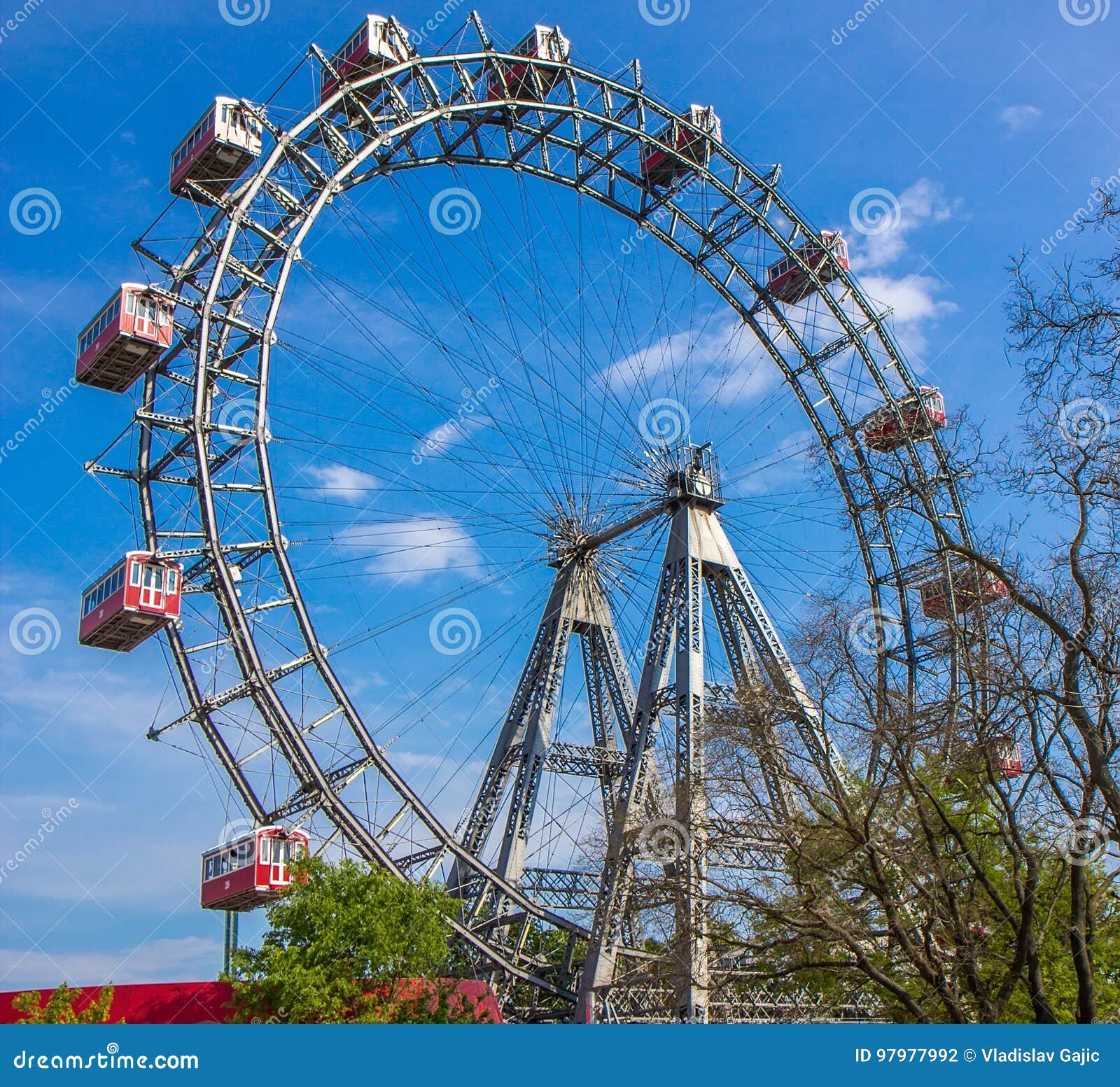 Riesenrad Herein Den Prater-Park in Wien Redaktionelles Stockfotografie ...