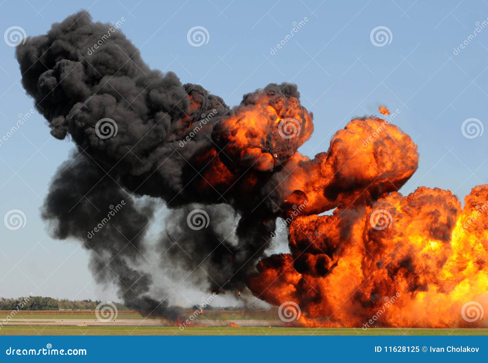 Riesige Explosion stockbild. Bild von flamme, gefahr - 11628125