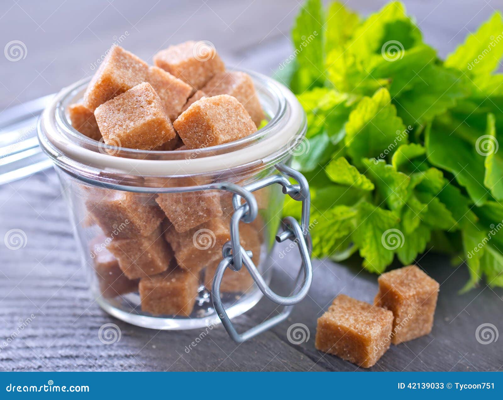 Rietsuiker stock afbeelding. Image of sluit, bruin, groen - 42139033