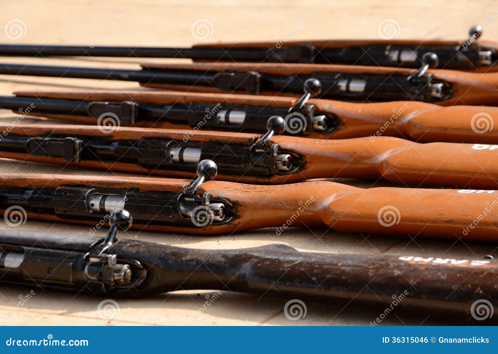 Rifle velho foto editorial. Imagem de espingardas, treinamento - 36315046