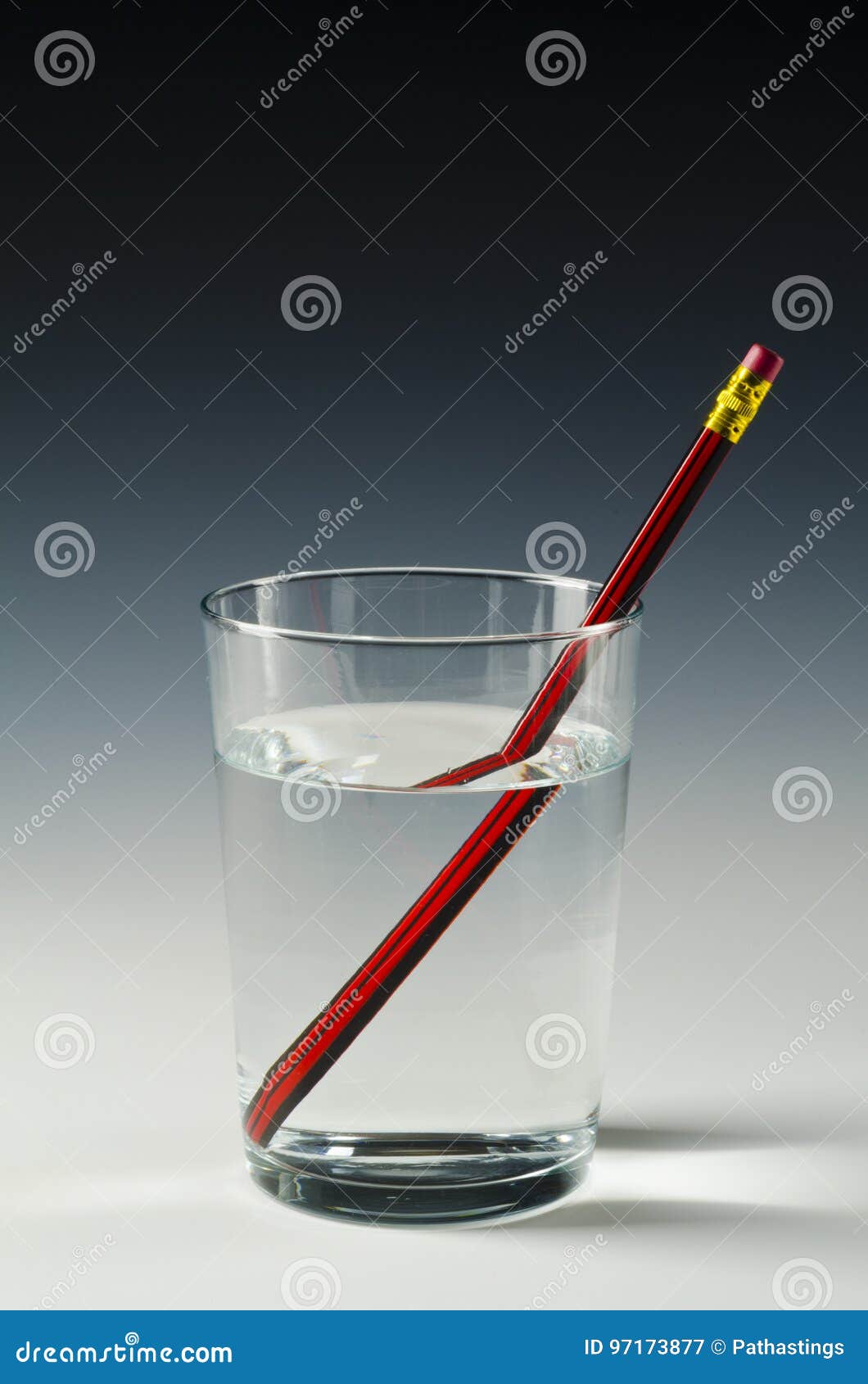 Rifrazione chiara immagine stock. Immagine di acqua, scientifico - 97173877