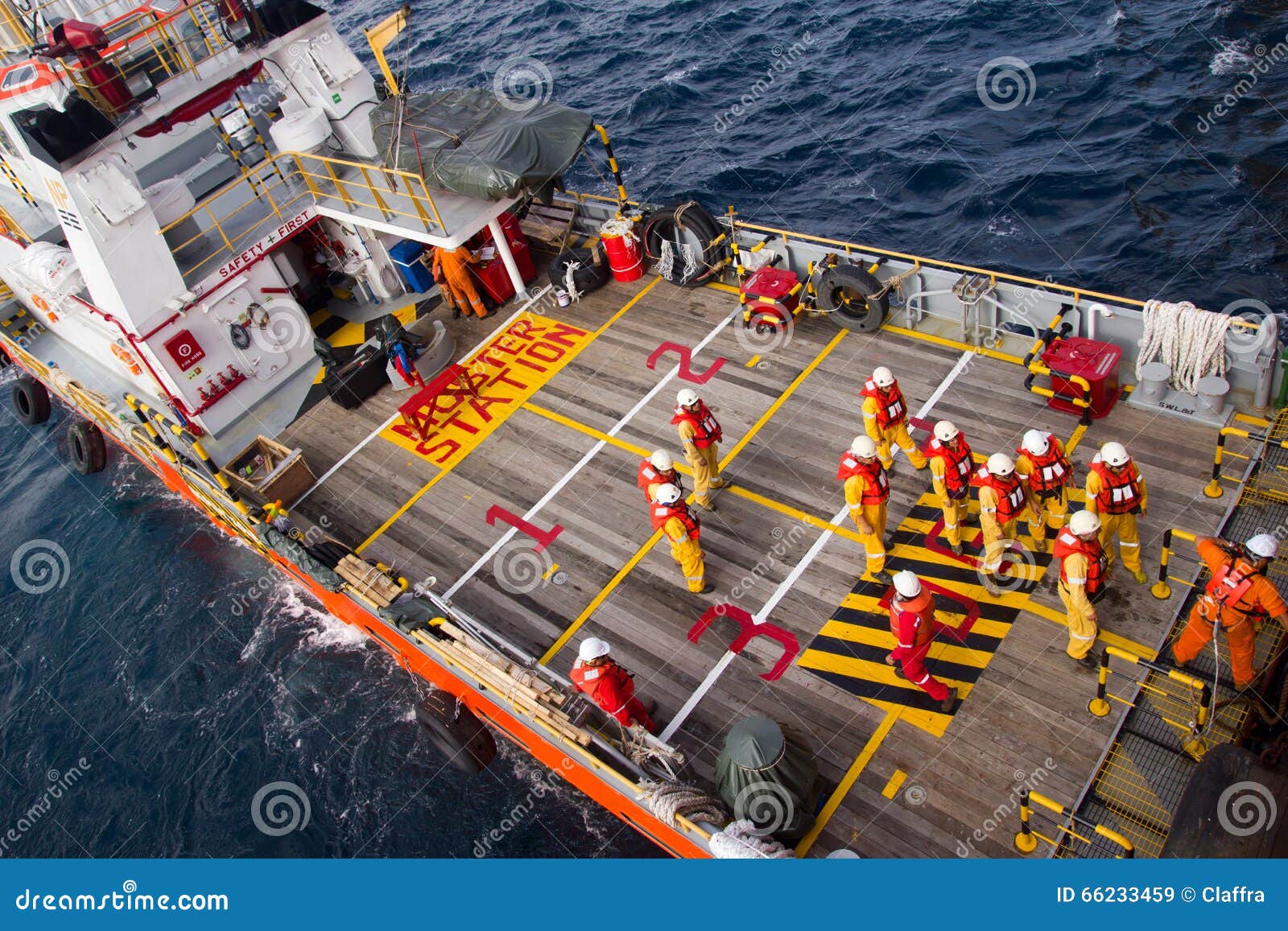 Rig workers editorial stock image. Image of coverage - 66233459